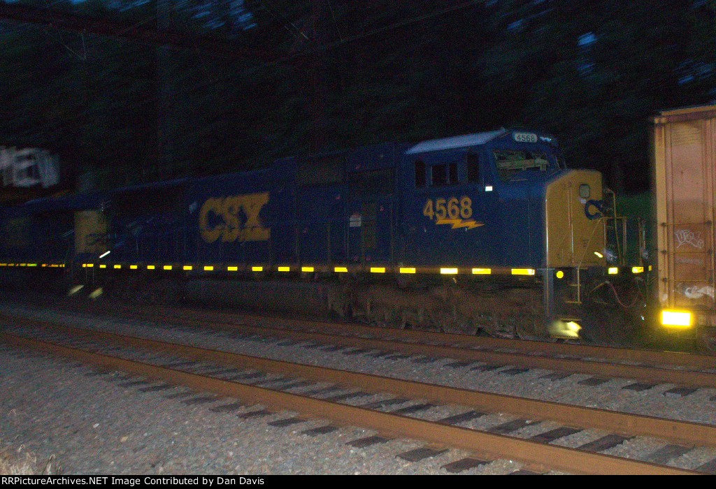 CSX SD70AC 4568 trails ES44AH 768 on Q410-25